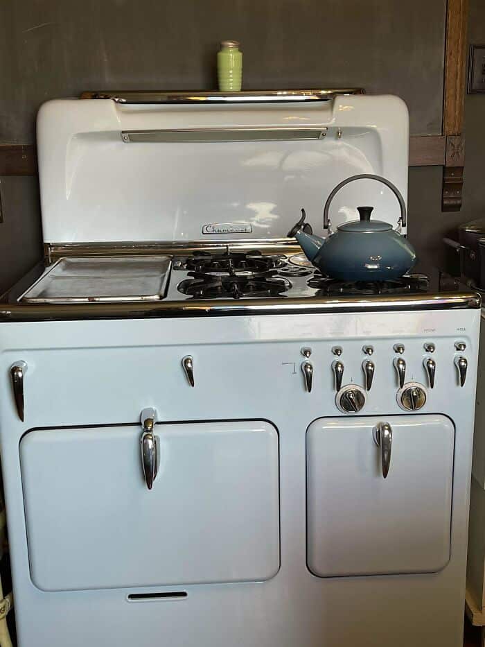 50 Vintage Kitchen Appliances All Boomers Still Have in Their Homes ...